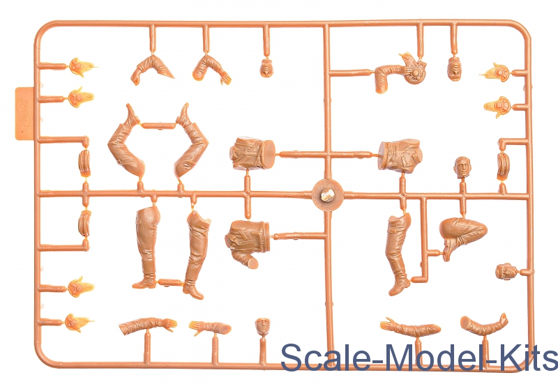 Soviet Tank Crew (1979-1988)-ICM plastic scale model kit in 1:35 scale ...